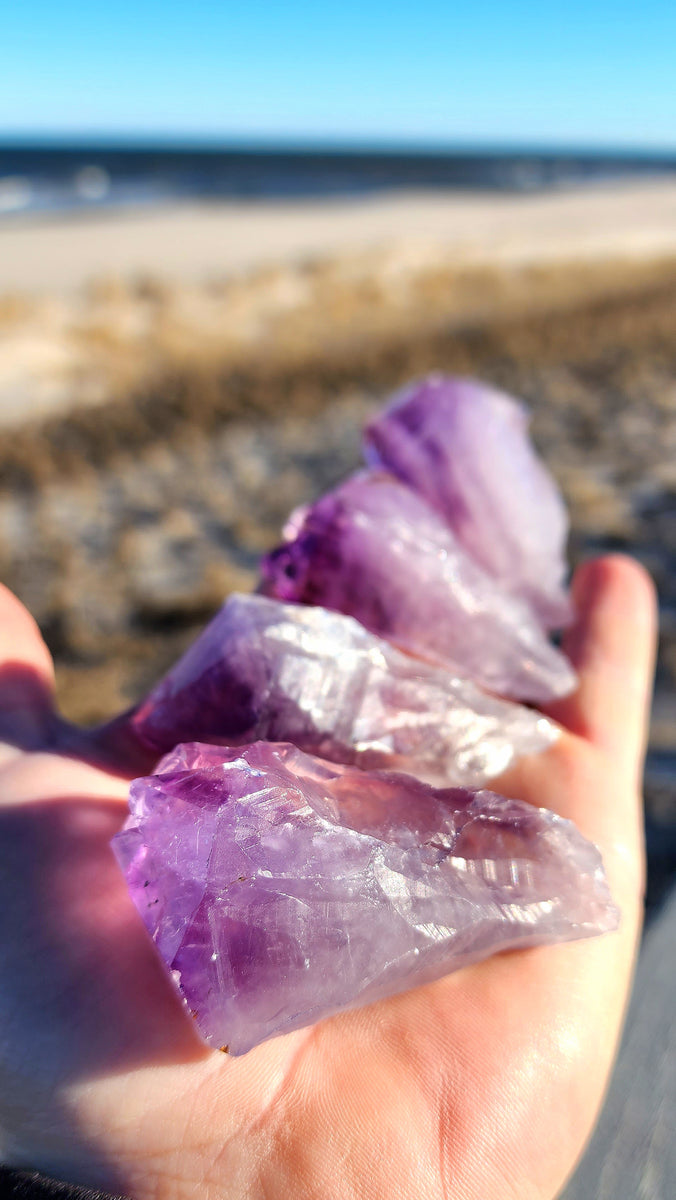 URUGUAYAN AMETHYST POINTS – Crystal Islands