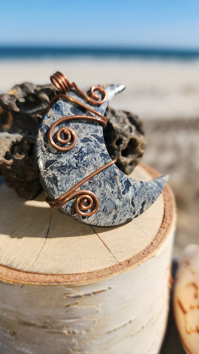 PALM ROOT FOSSIL MOON PENDANT – Crystal Islands